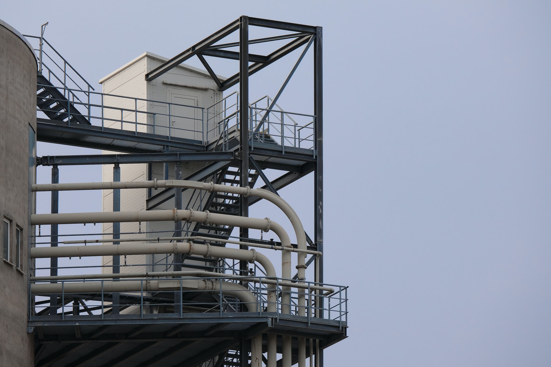 Structural Steel Cambering: What it is and Why it Matters – KGS Steel Inc.